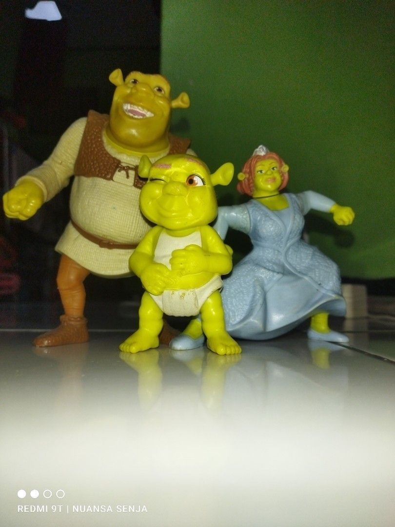Shrek Viona & Baby Ogre, Shrek Family, Toys & Collectibles, Mainan di ...