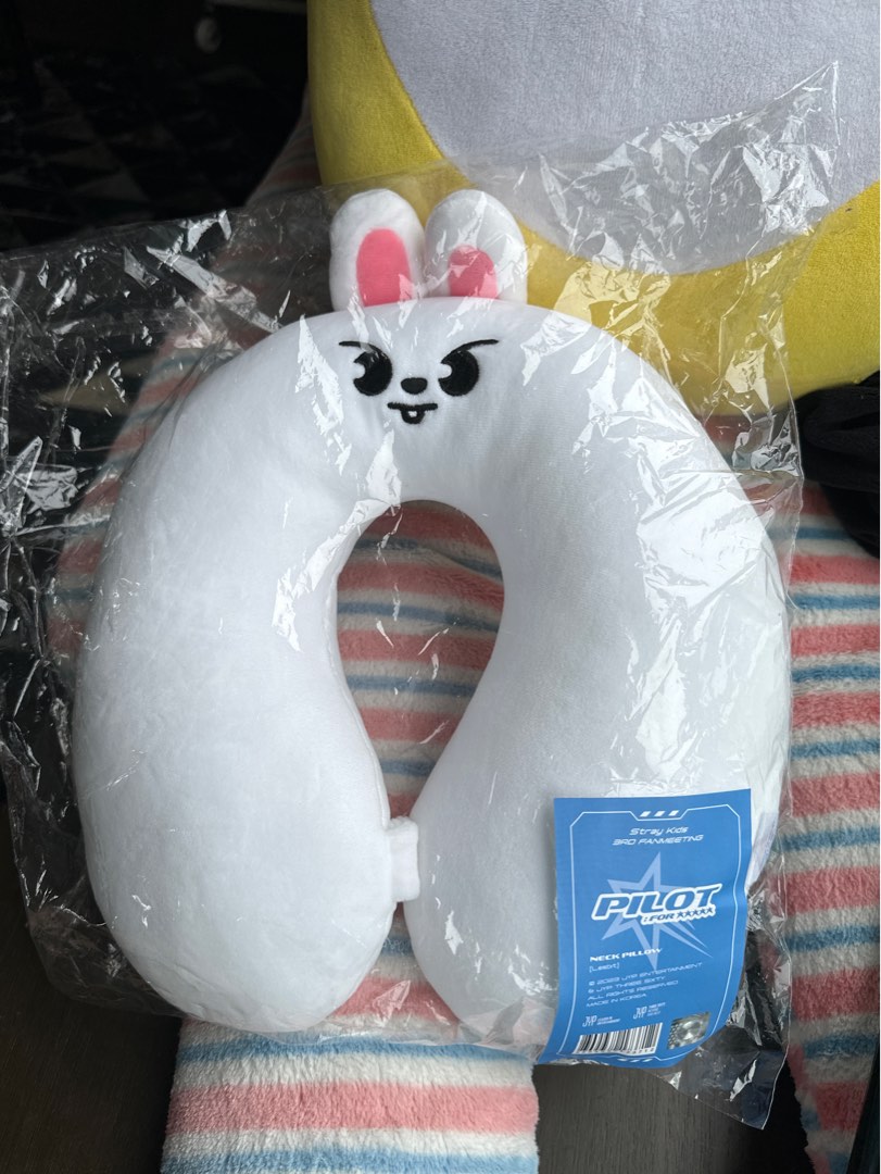 Stray Kids Skzoo Neck Pillow [Leebit], Hobbies & Toys, Memorabilia ...