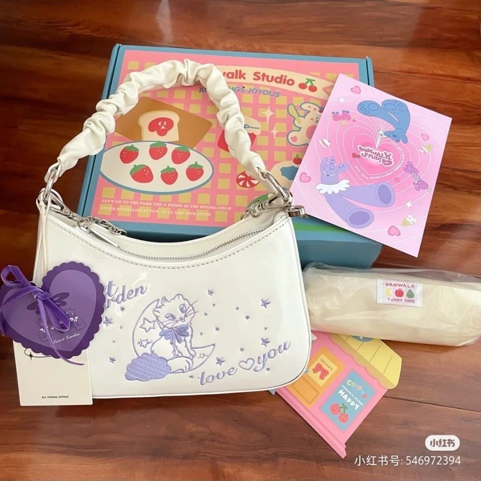 Tas lilac kucing lucu, Fesyen Wanita, Tas & Dompet di Carousell