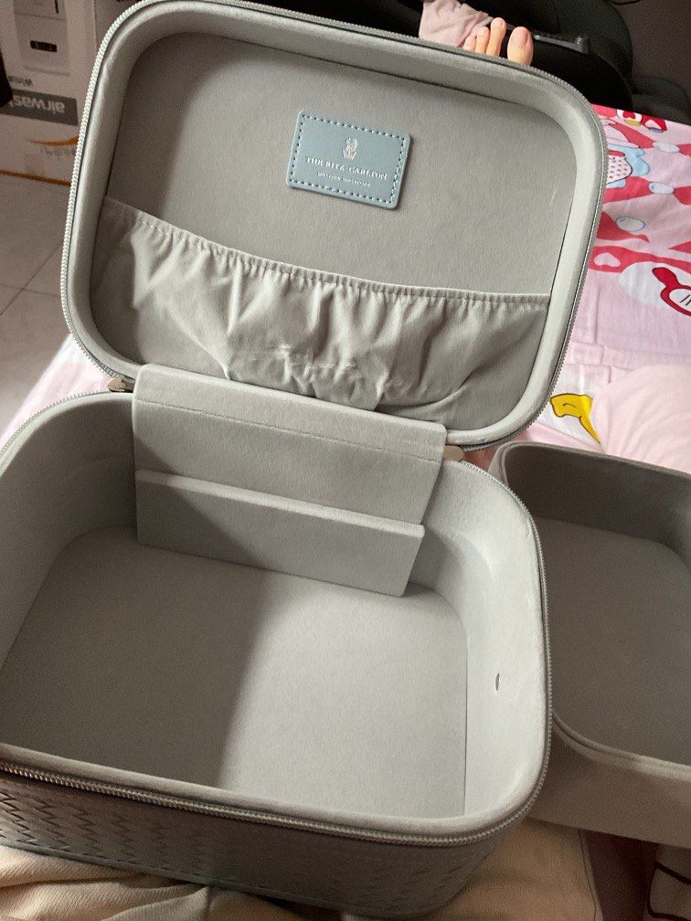 The Ritz-Carlton, Millenia Mooncake box, Women's Fashion, Bags ...