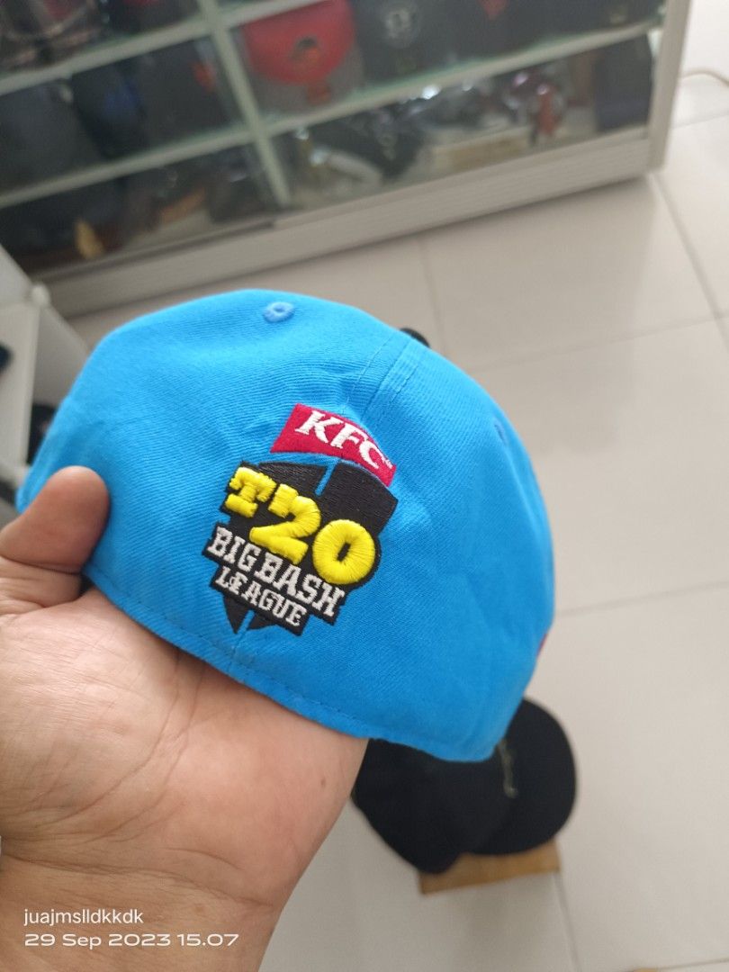 Topi new era x kfc, Fesyen Pria, Aksesoris, Topi di Carousell