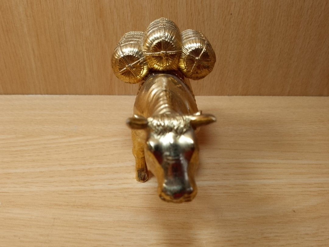 24k gold plated carabao figure, Hobbies & Toys, Memorabilia ...