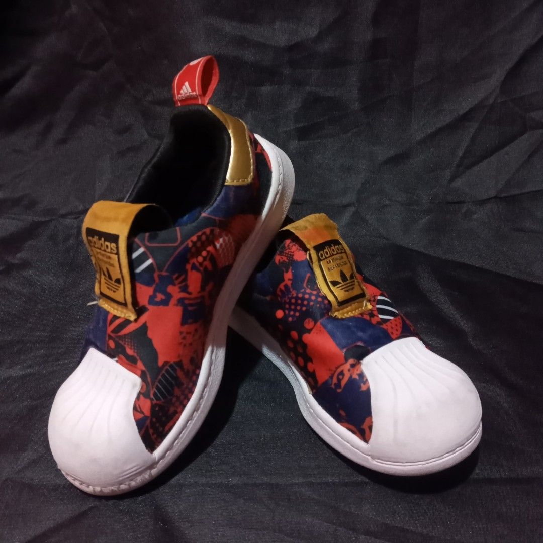 ADIDAS RUBBER SHOES SLIP ONS KIDS, WELL USED on Carousell