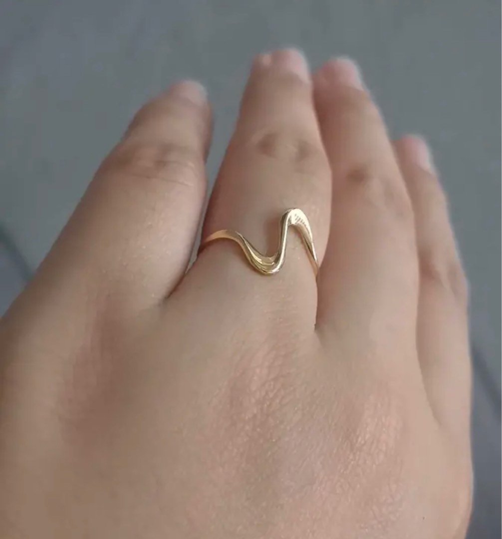 Auth 18K Saudi Gold Wave Solid Ring, Women's Fashion, Jewelry ...