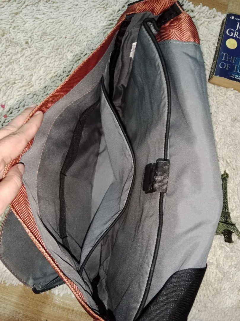 Authentic VICTORINOX by makers of SWISS Messenger Bag / Laptop Bag ...