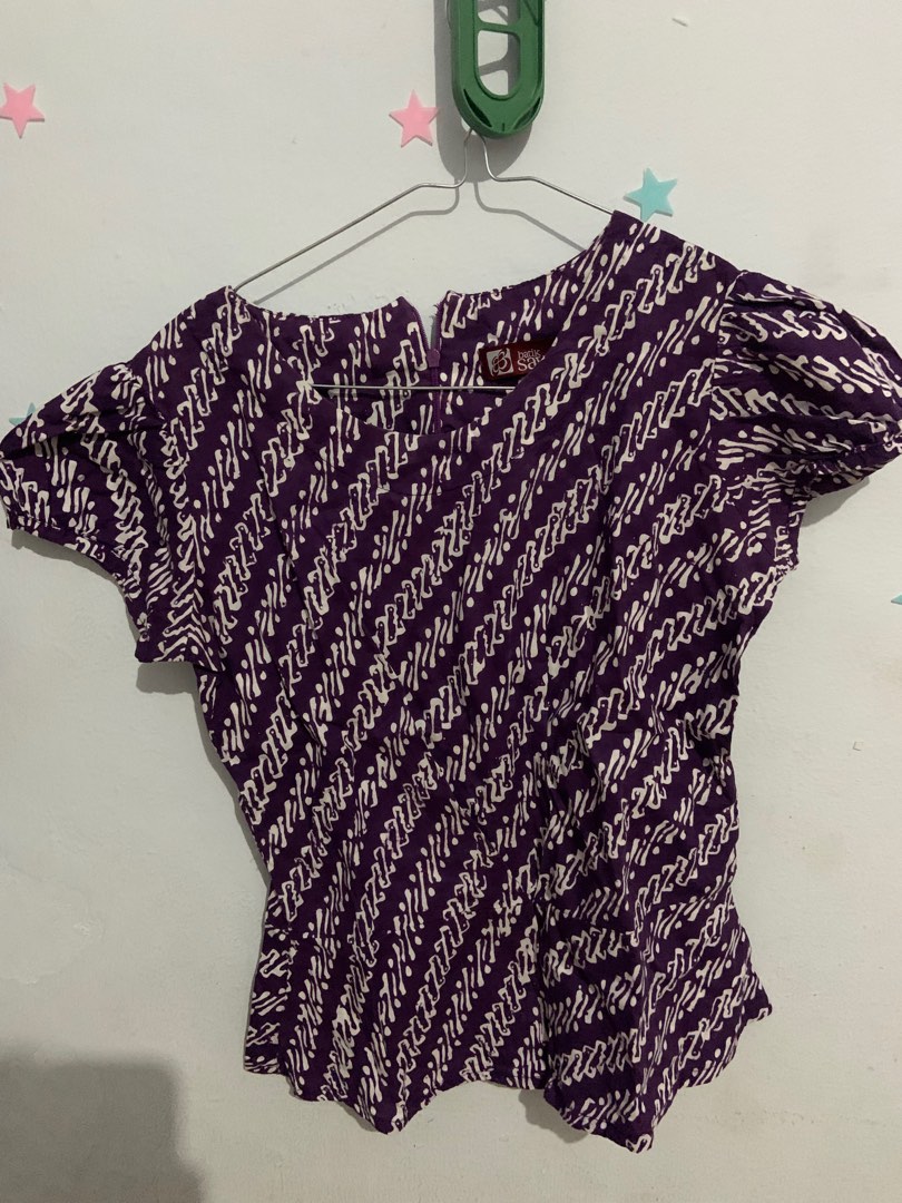 Batik, Fesyen Wanita, Pakaian Wanita, Atasan di Carousell