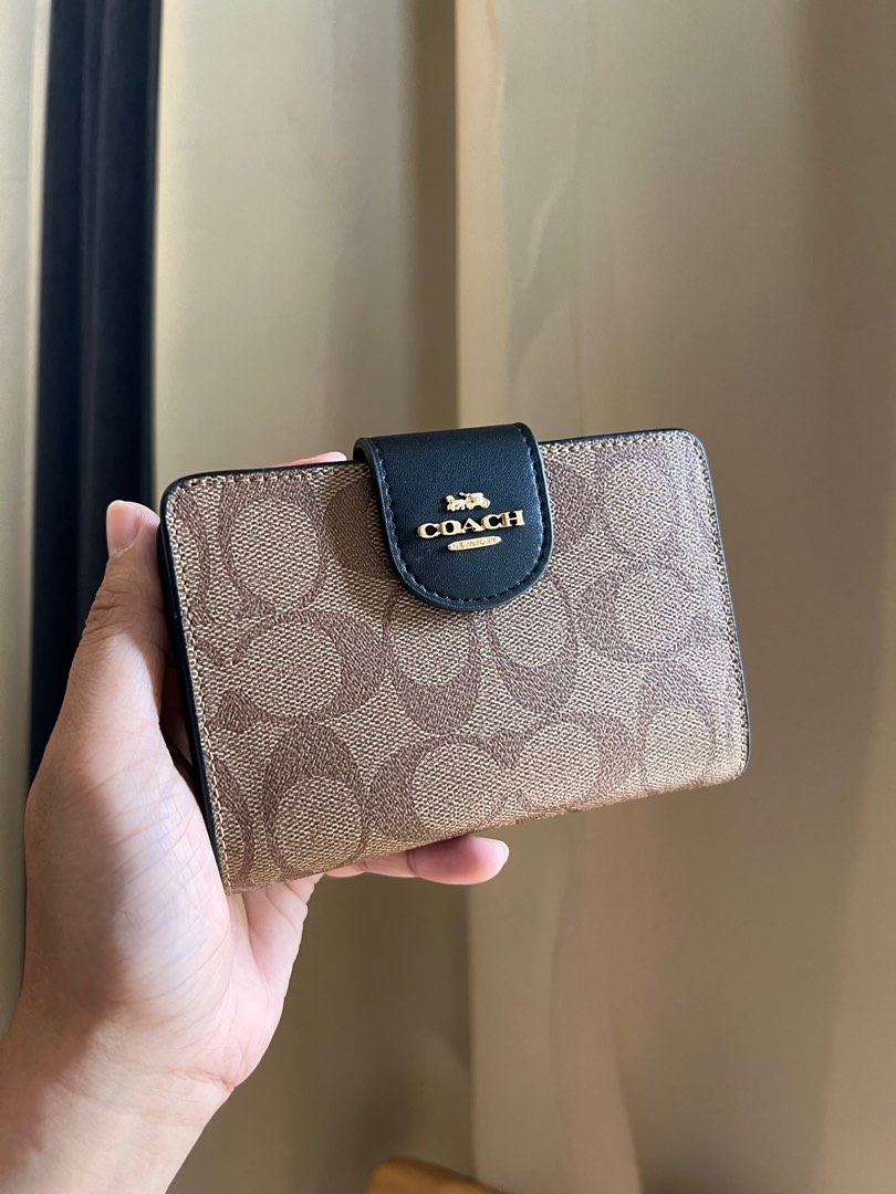 Coach bifold, Women's Fashion, Bags & Wallets, Wallets & Card holders ...