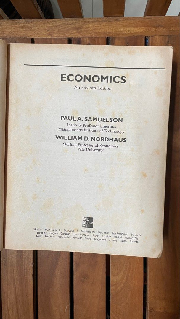 Economics by Samuelson & Nordhaus, Hobbies & Toys, Books & Magazines ...
