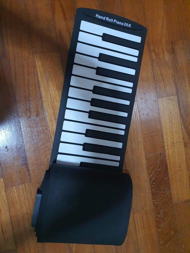 Hand Roll Piano 88K, Hobbies & Toys, Music & Media, Musical Instruments on Carousell