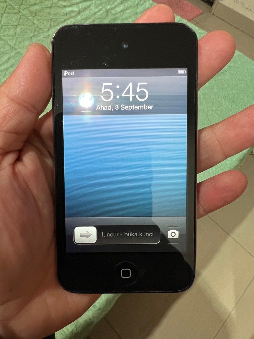 iPod touch 4th Gen, Audio, Portable Music Players on Carousell