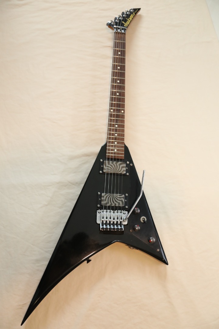 Jackson Flying-V, Hobbies & Toys, Music & Media, Musical Instruments on ...