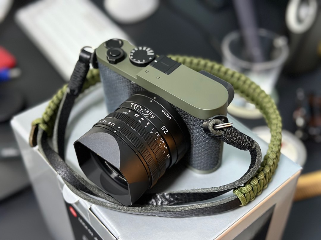 Leica Q2 Reporter w/ Accessories, Photography, Cameras on Carousell