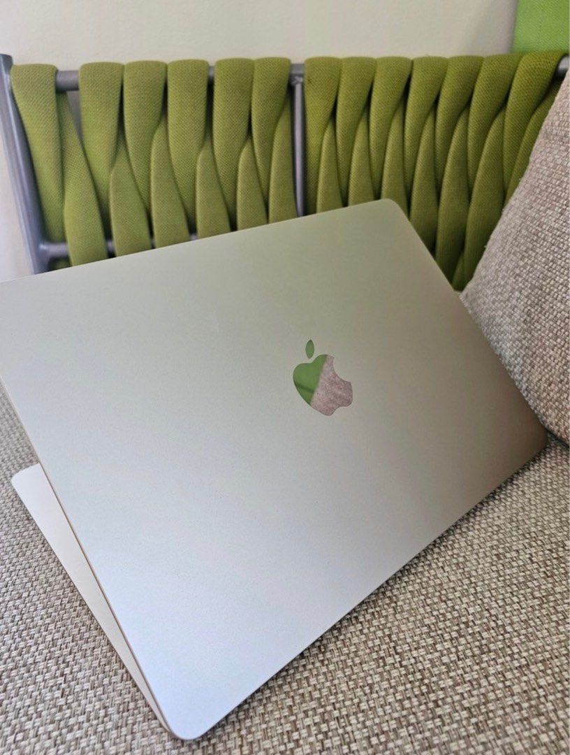 Macbook Air M2 Starlight on Carousell