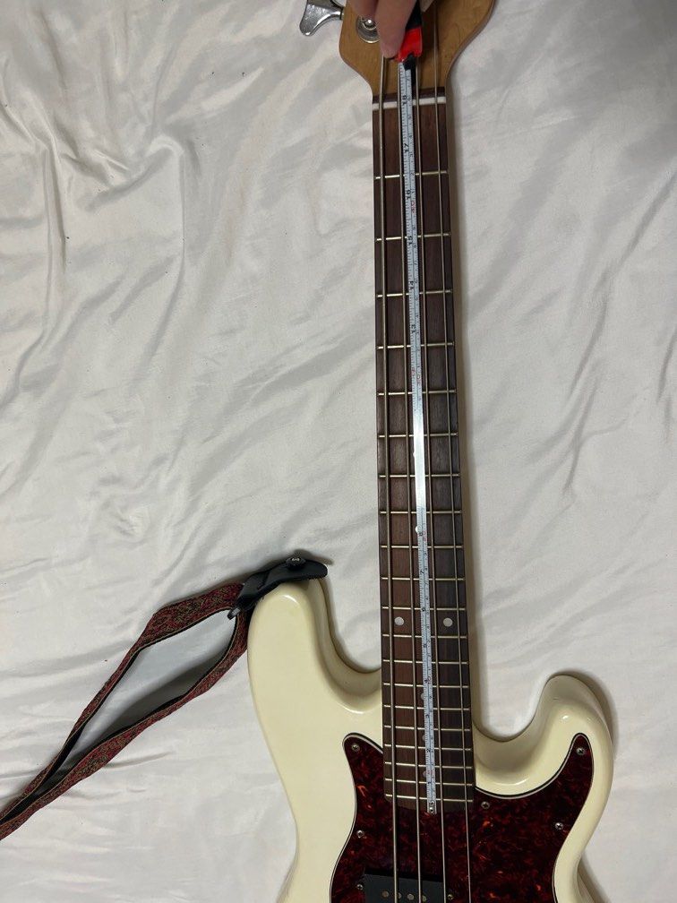 Mini Bass Guitar (18" scale length), Hobbies & Toys, Music & Media ...