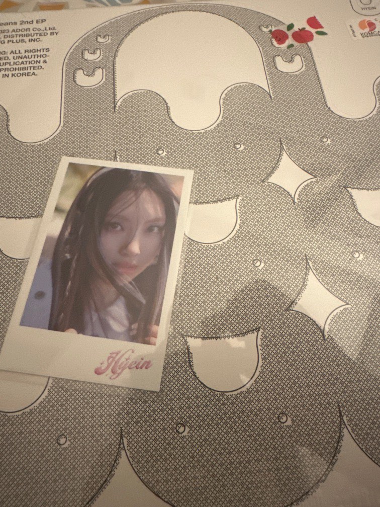 New Jeans 2nd EP”Get Up” Bunny Beach Bag Hyein Ver連Y24拍立得小卡, 興趣及遊戲, 收藏品及紀念品, 韓流 - Carousell