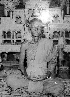 Palakit - LP Fak - Wat Nikom Prachasan ### buddha amulet somdej khun ...