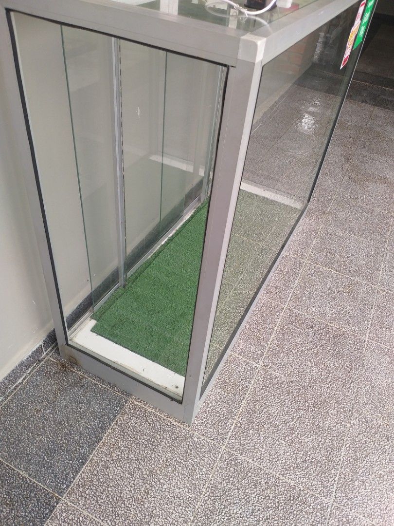 Rak Kaca Display, Furniture & Home Living, Furniture, Shelves, Cabinets ...