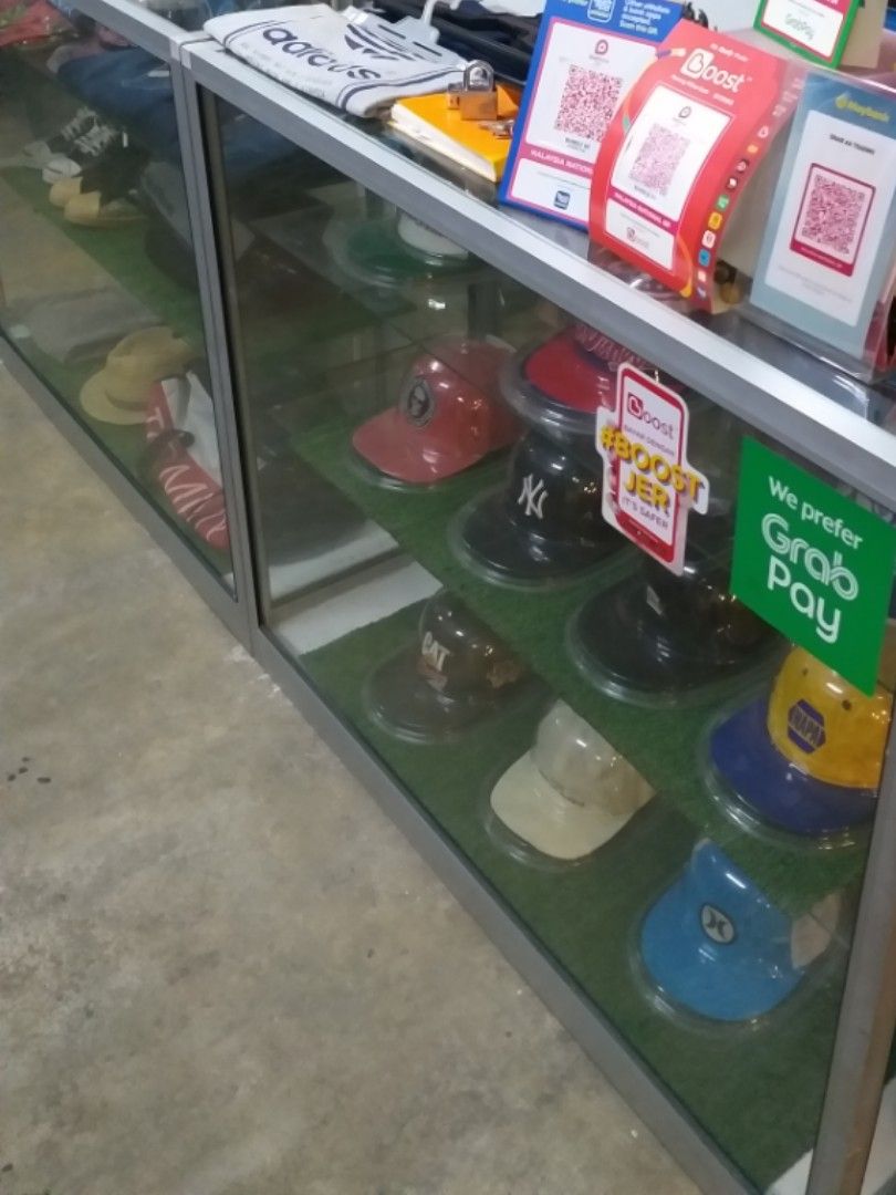 Rak Kaca Display, Furniture & Home Living, Furniture, Shelves, Cabinets ...