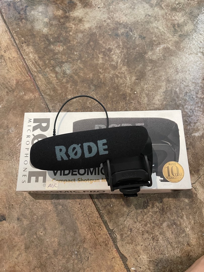 Rode videomic Pro, Photography, Cameras on Carousell
