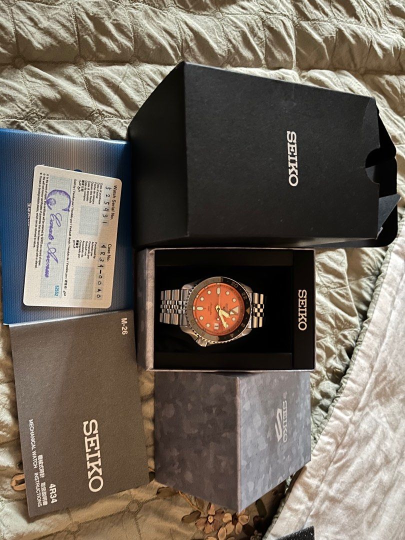Seiko 5 GMT, Men's Fashion, Watches & Accessories, Watches on Carousell