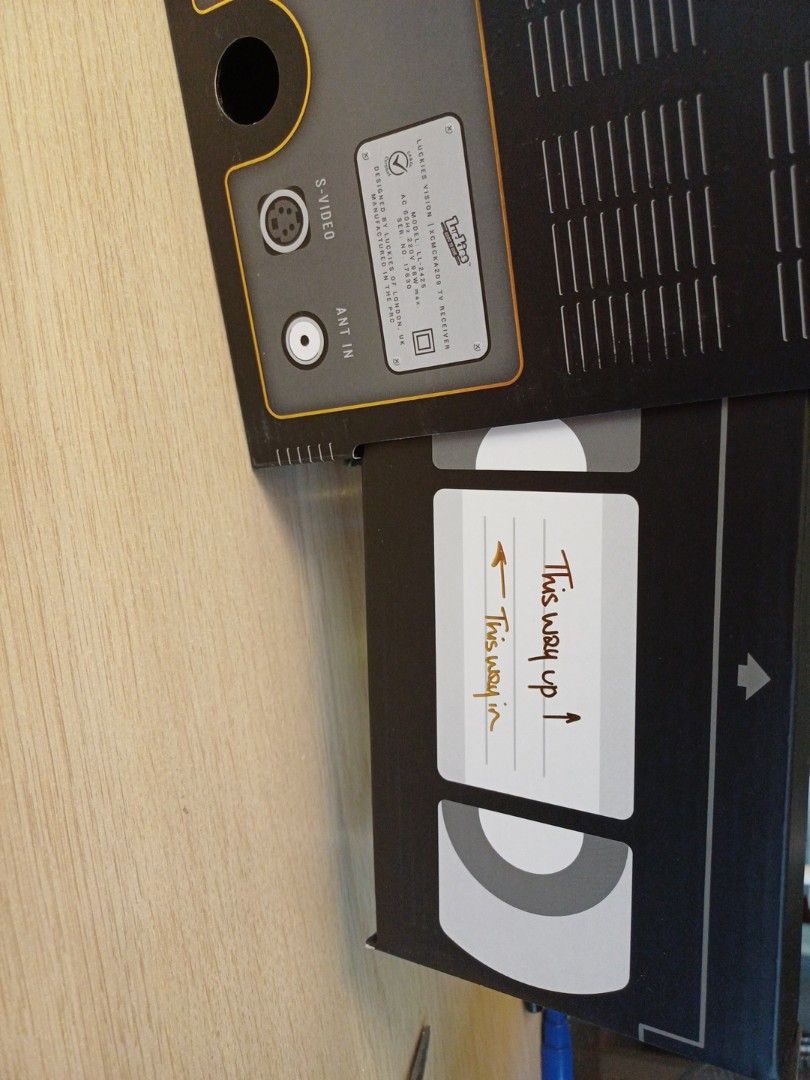 Smartphone magnifier tv style box on Carousell