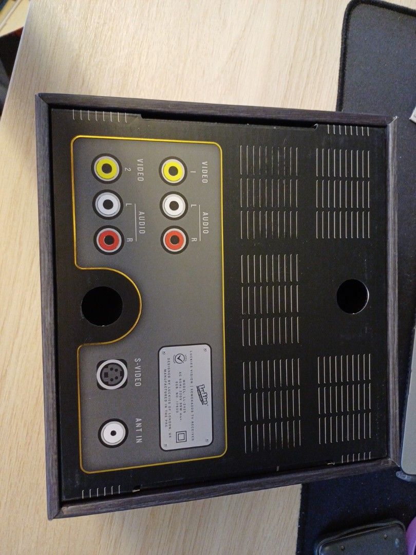 Smartphone magnifier tv style box on Carousell