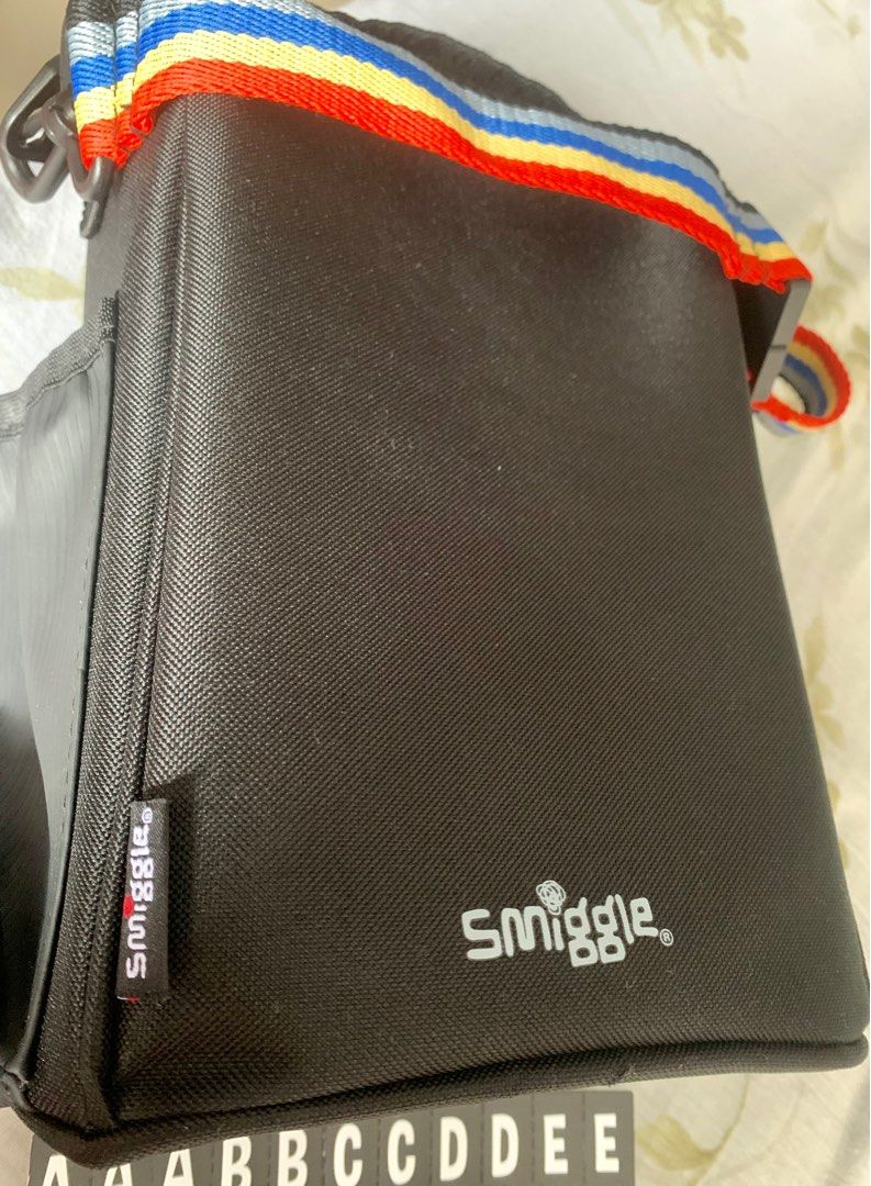 Smiggle Space Planet Lunchbox - Bnew on Carousell