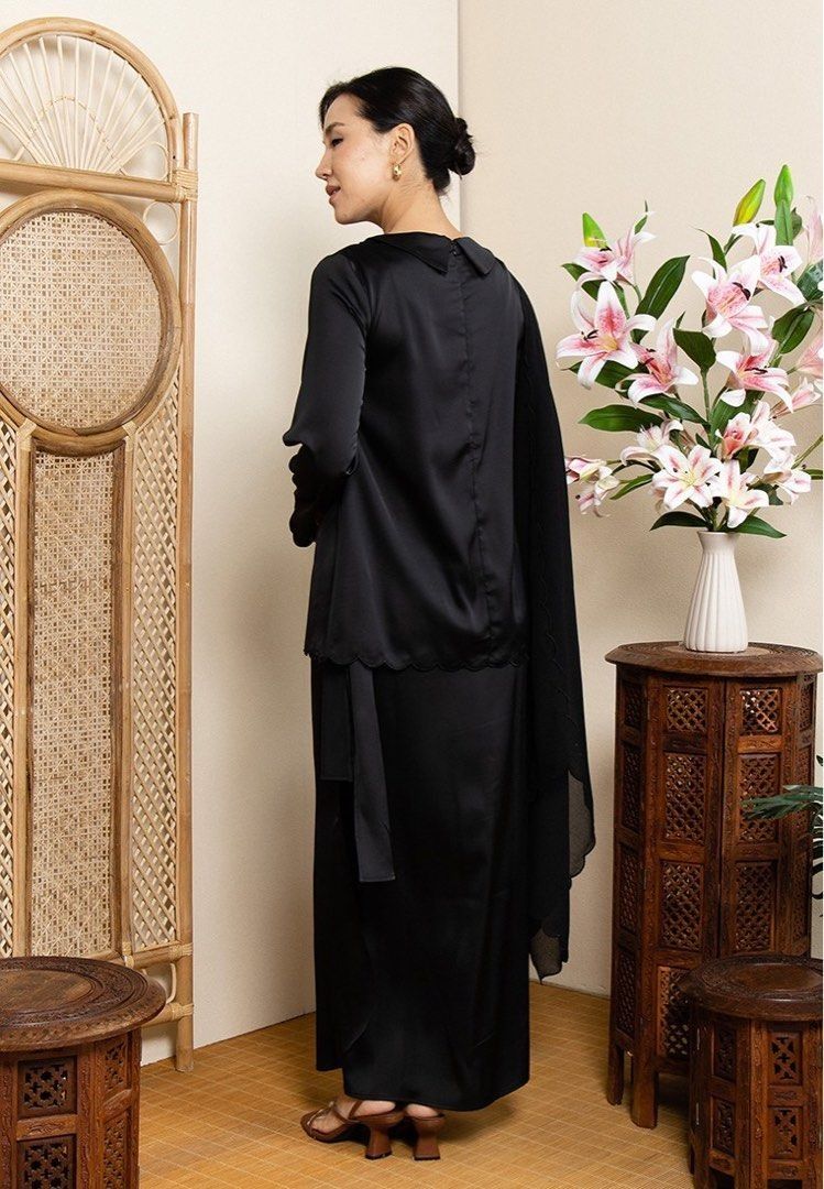 Zalia Basics Scallop Kurung Raya + Selendang (Black Set) - Size S ...
