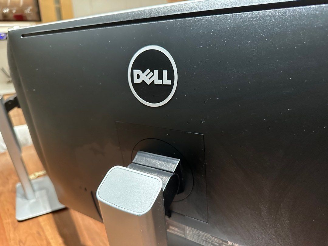 40pcs DELL 27" 4K Reso 2160p UHD IPS LED Monitor, Rotate Vertical ...