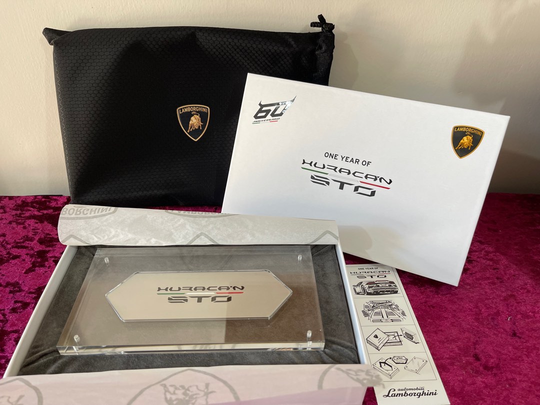 全新 Lamborghini Huracan STO (Engine Bay Glass Plaque), 興趣及遊戲, 玩具 & 遊戲類 ...