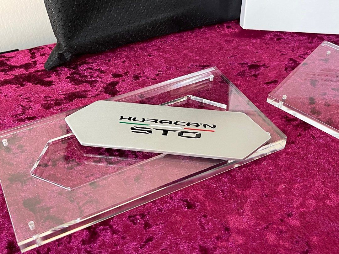 全新 Lamborghini Huracan STO (Engine Bay Glass Plaque), 興趣及遊戲, 玩具 & 遊戲類 ...