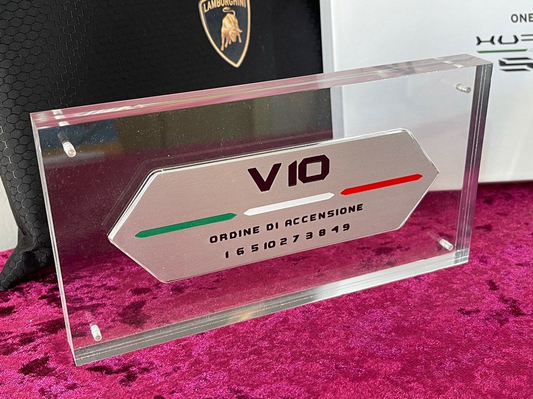 全新 Lamborghini Huracan STO (Engine Bay Glass Plaque), 興趣及遊戲, 玩具 & 遊戲類 ...