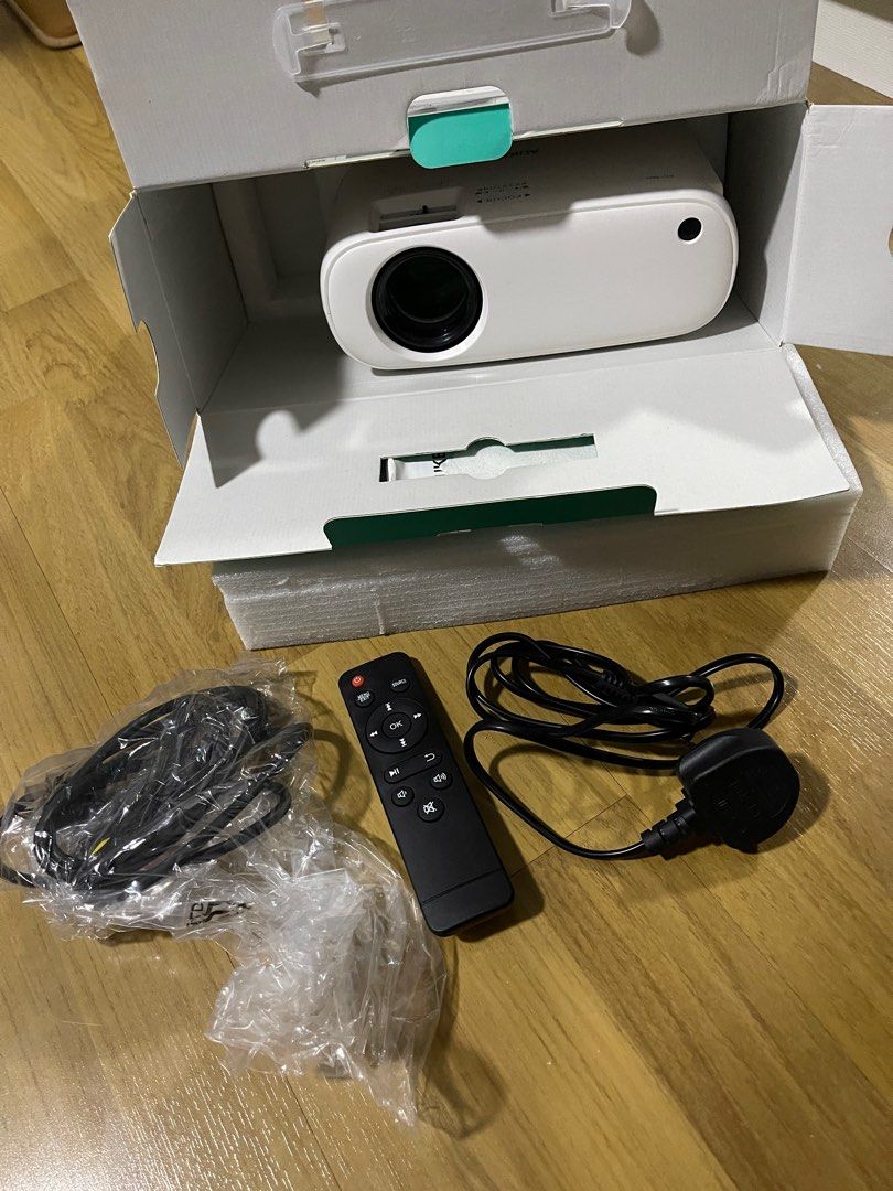 Aukey RD-860 Cinex Mini 1080P Wireless Wi-Fi Mini Projector, TV & Home ...