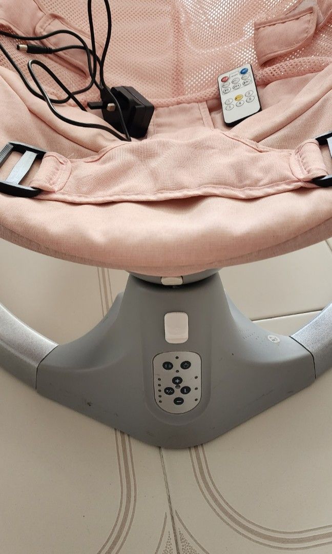 Electronic automatic baby rocker/swing, Babies & Kids, Baby Nursery ...