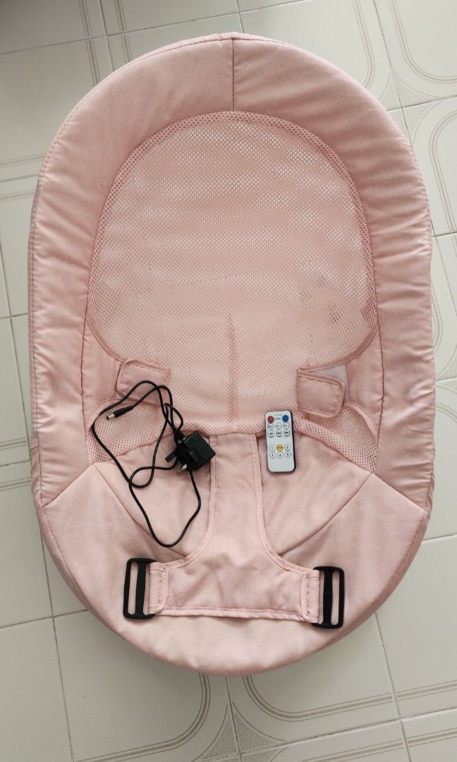 Electronic automatic baby rocker/swing, Babies & Kids, Baby Nursery ...