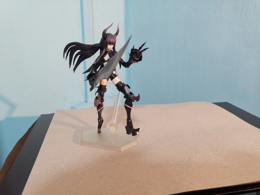 Figma 168 Black Gold Saw: Tv Ver. Black Rock Shooter Max Factory ...
