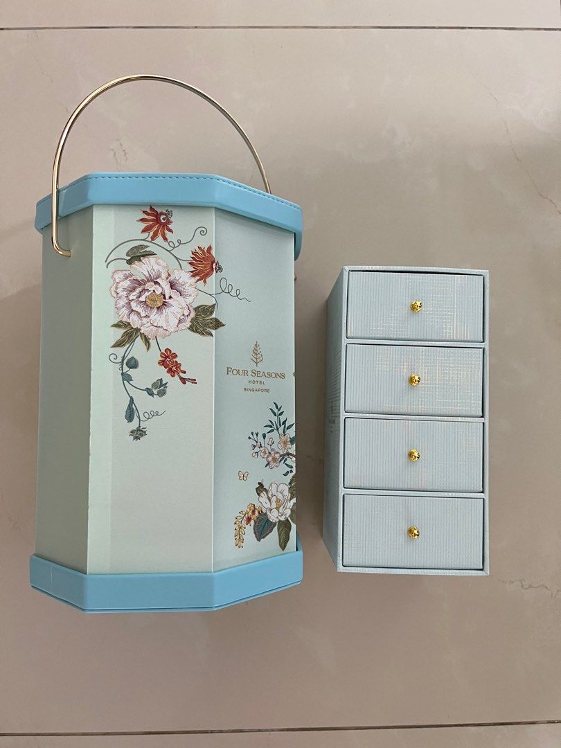 Four Seasons mooncake container + box, Women's Fashion, Jewelry ...