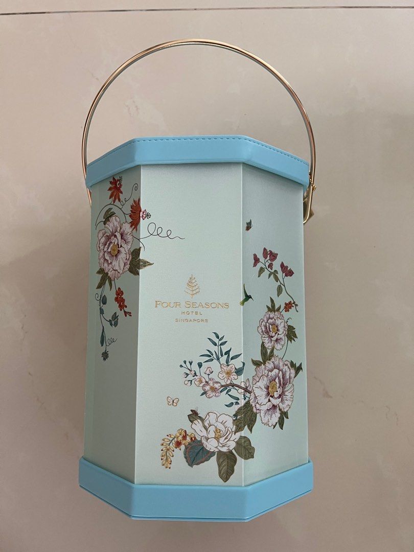 Four Seasons mooncake container + box, Women's Fashion, Jewelry ...