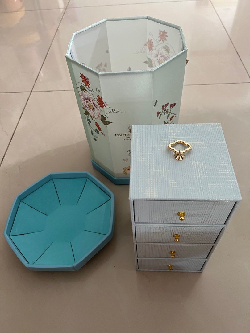 Four Seasons mooncake container + box, Women's Fashion, Jewelry ...
