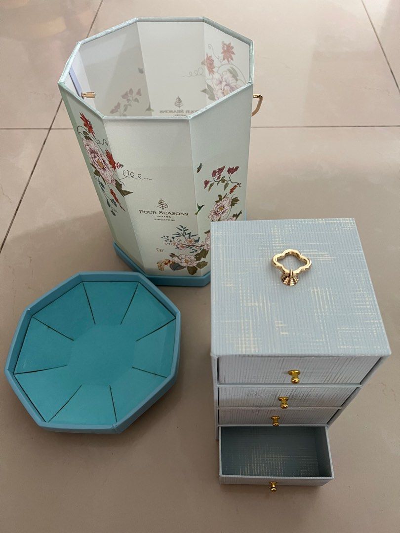 Four Seasons mooncake container + box, Women's Fashion, Jewelry ...