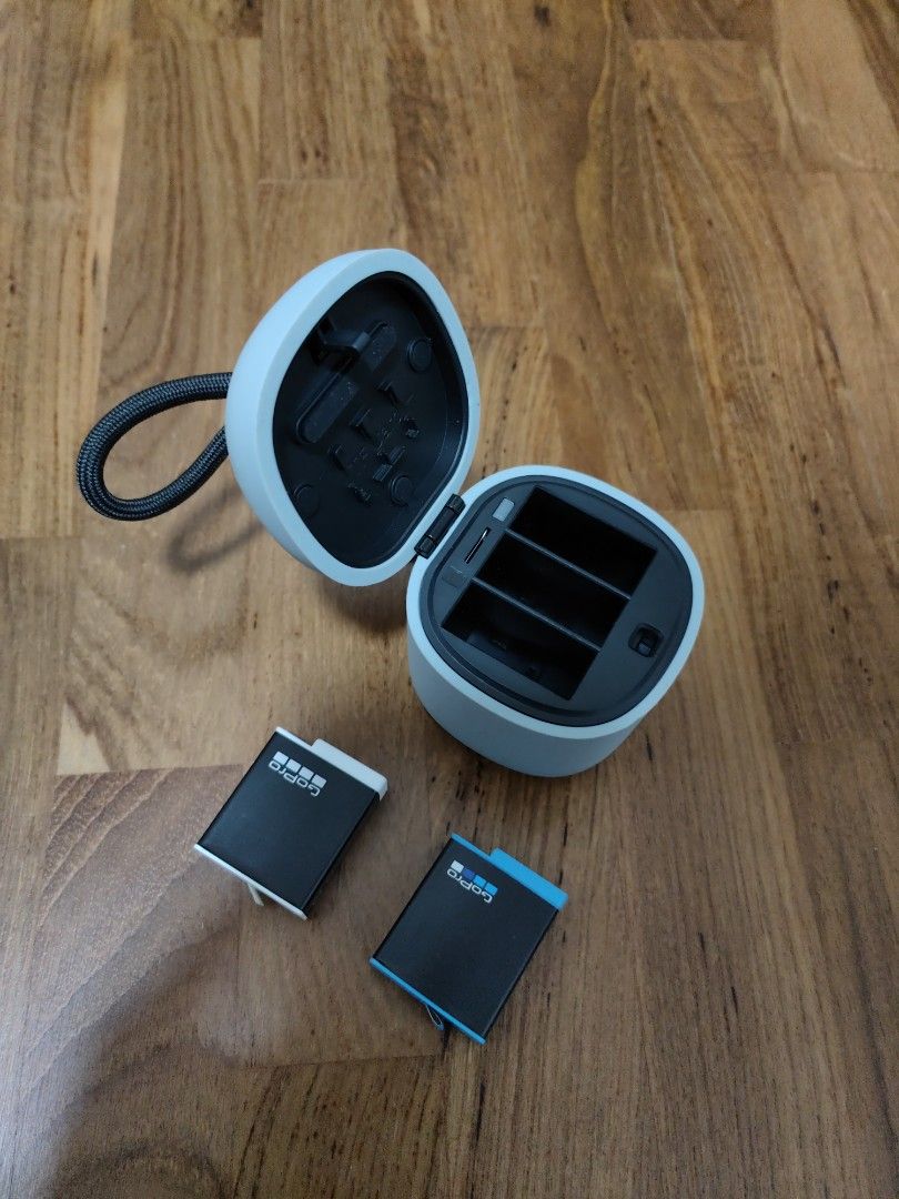 Gopro battery and charger, Photography, Video Cameras on Carousell