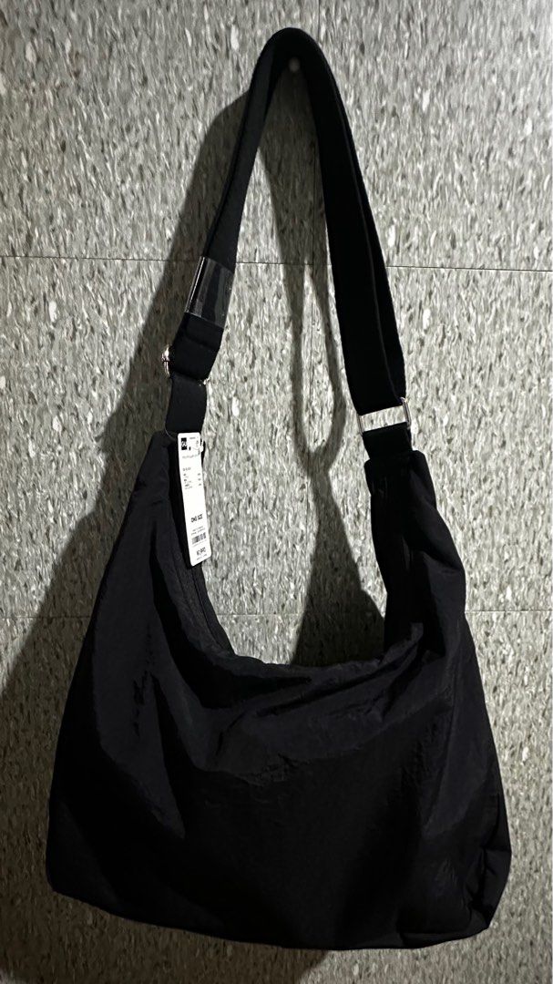 GU bag, Women's Fashion, Bags & Wallets, Beach Bags on Carousell