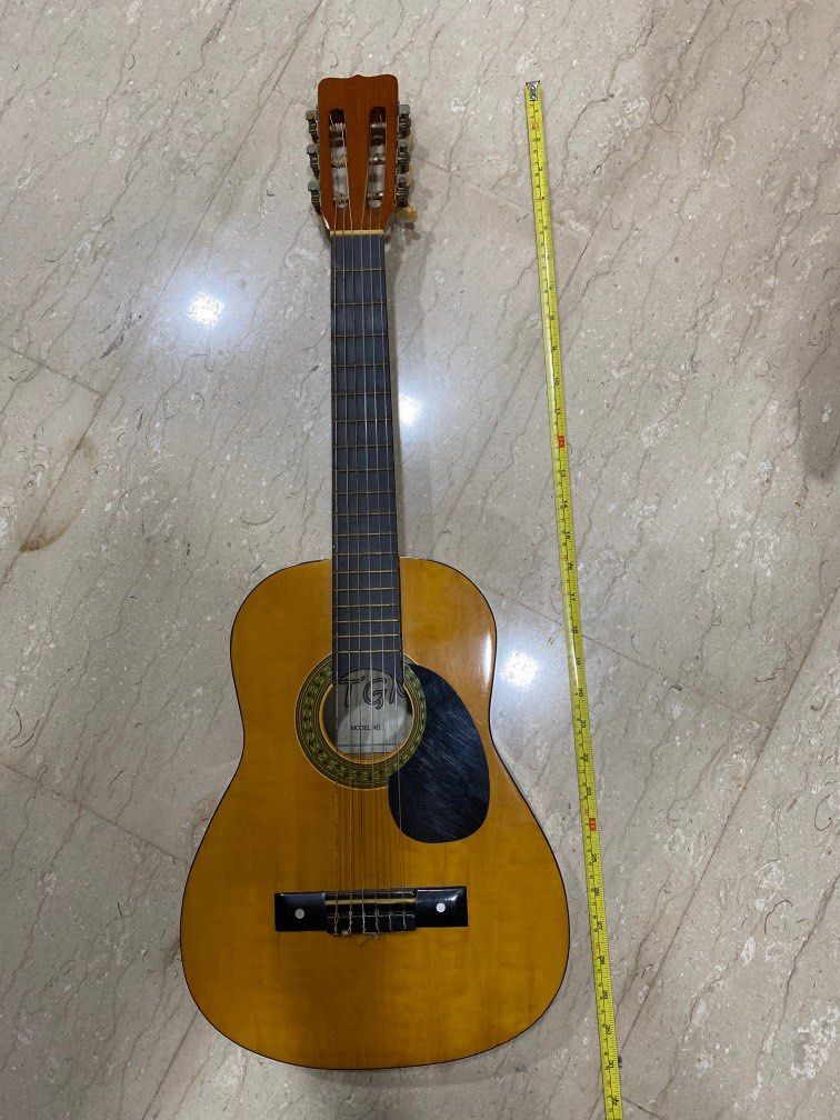 Classical Guitar (small), Hobbies & Toys, Music & Media, Musical ...