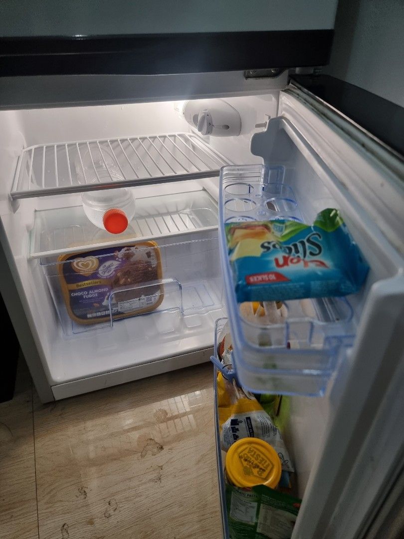 Hanabishi 3.5 cubic feet 2 door ref, TV & Home Appliances, Kitchen ...