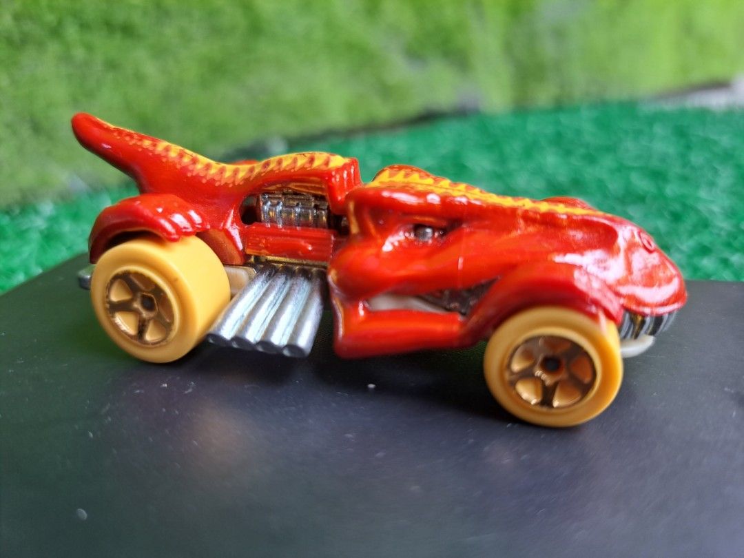 Hot Wheels Tyrannt / T-Rextroyer car - Imagination Dino Riders Yellow ...