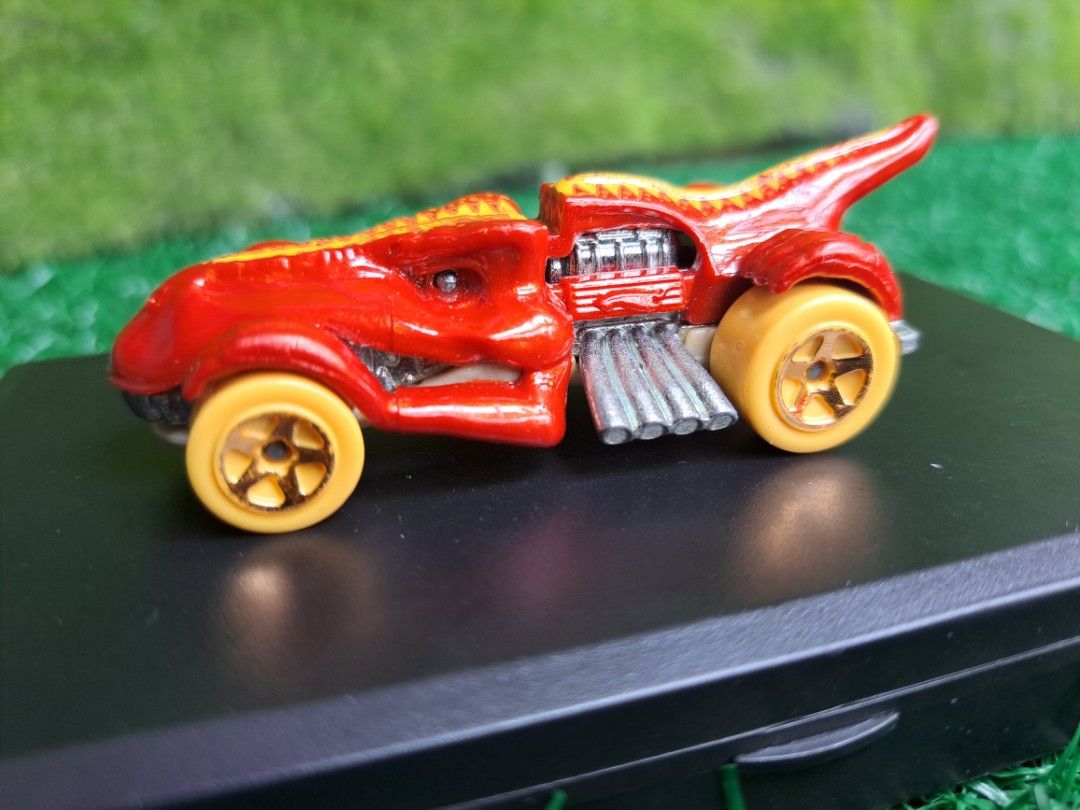 Hot Wheels Tyrannt / T-Rextroyer car - Imagination Dino Riders Yellow ...