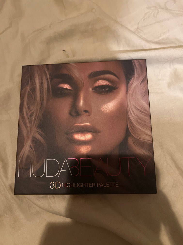 Huda beauty highlighter palette, Beauty & Personal Care, Face, Makeup ...