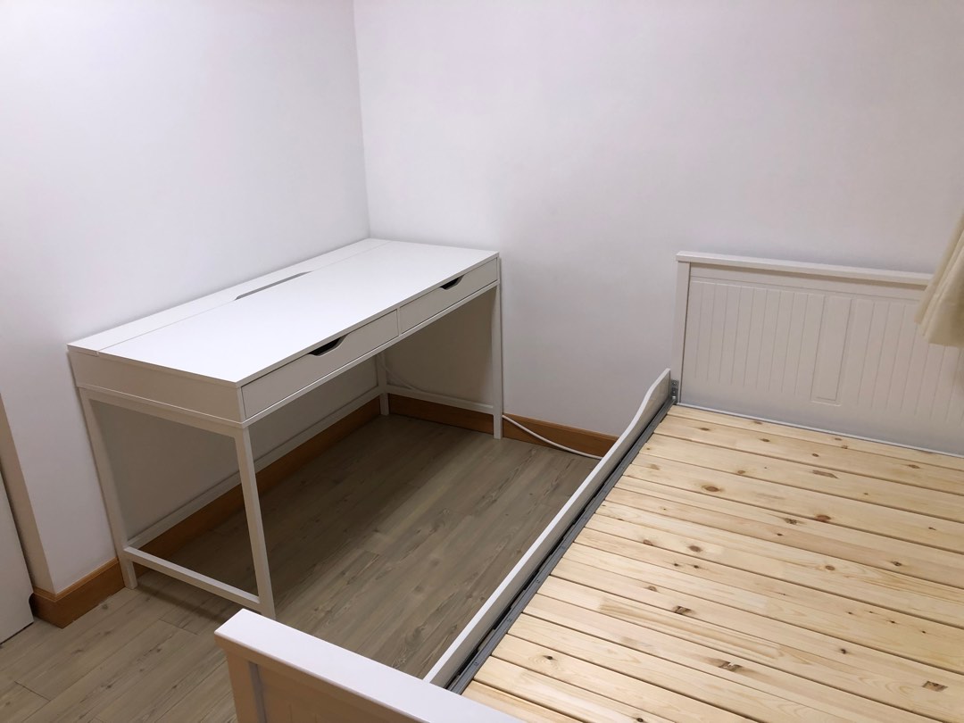IKEA Alex Study Desk 131x58cm, 傢俬＆家居, 傢俬, 桌子 - Carousell