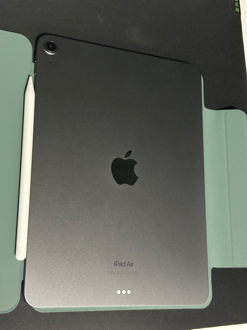 iPad Air 5 64gb wifi with 2nd gen Apple Pencil, Mobile Phones & Gadgets ...