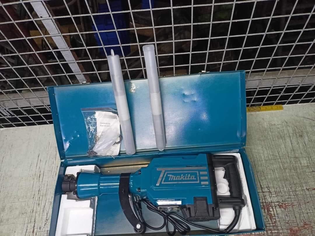 Makita Heavy Duty Demolition Hammer, Commercial & Industrial ...